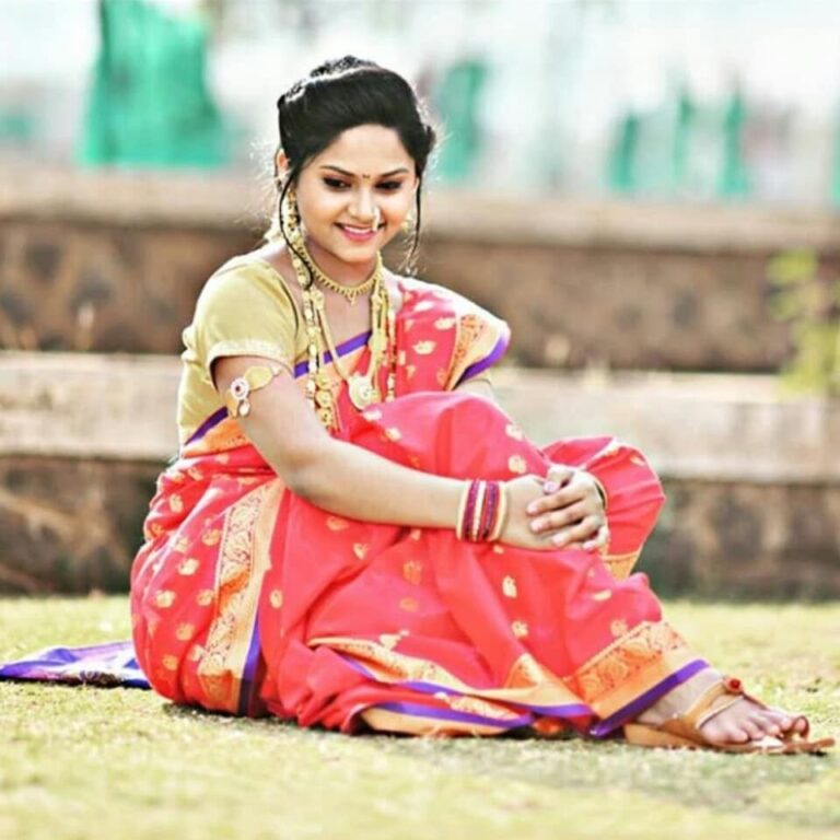 Marathi girl wedding photoshoot pictures